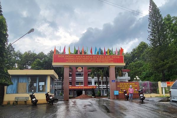 Chi nhánh Văn phòng Đăng ký đất đai huyện Lộc Ninh có “ưu ái” cho Công ...