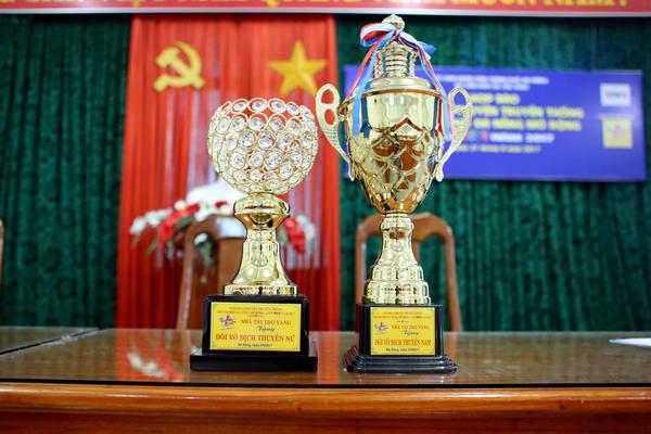 Nhãn hàng Number 1 tài trợ giải đua thuyền truyền thống Đà Nẵng