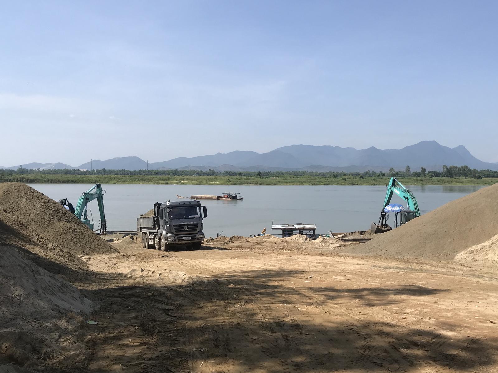 Lật thuyền trên sông Vu Gia, 6 người chết